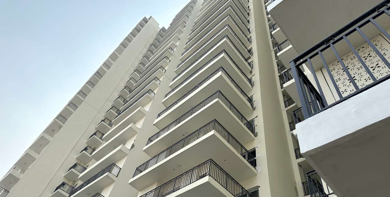 Hi-rise 22 floor residential building in Delhi / India