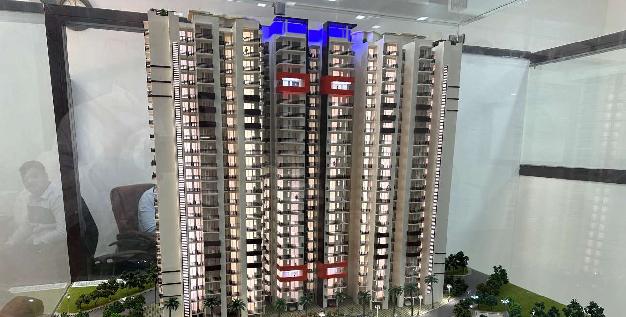 Hi-rise 22 floor residential building in Delhi / India